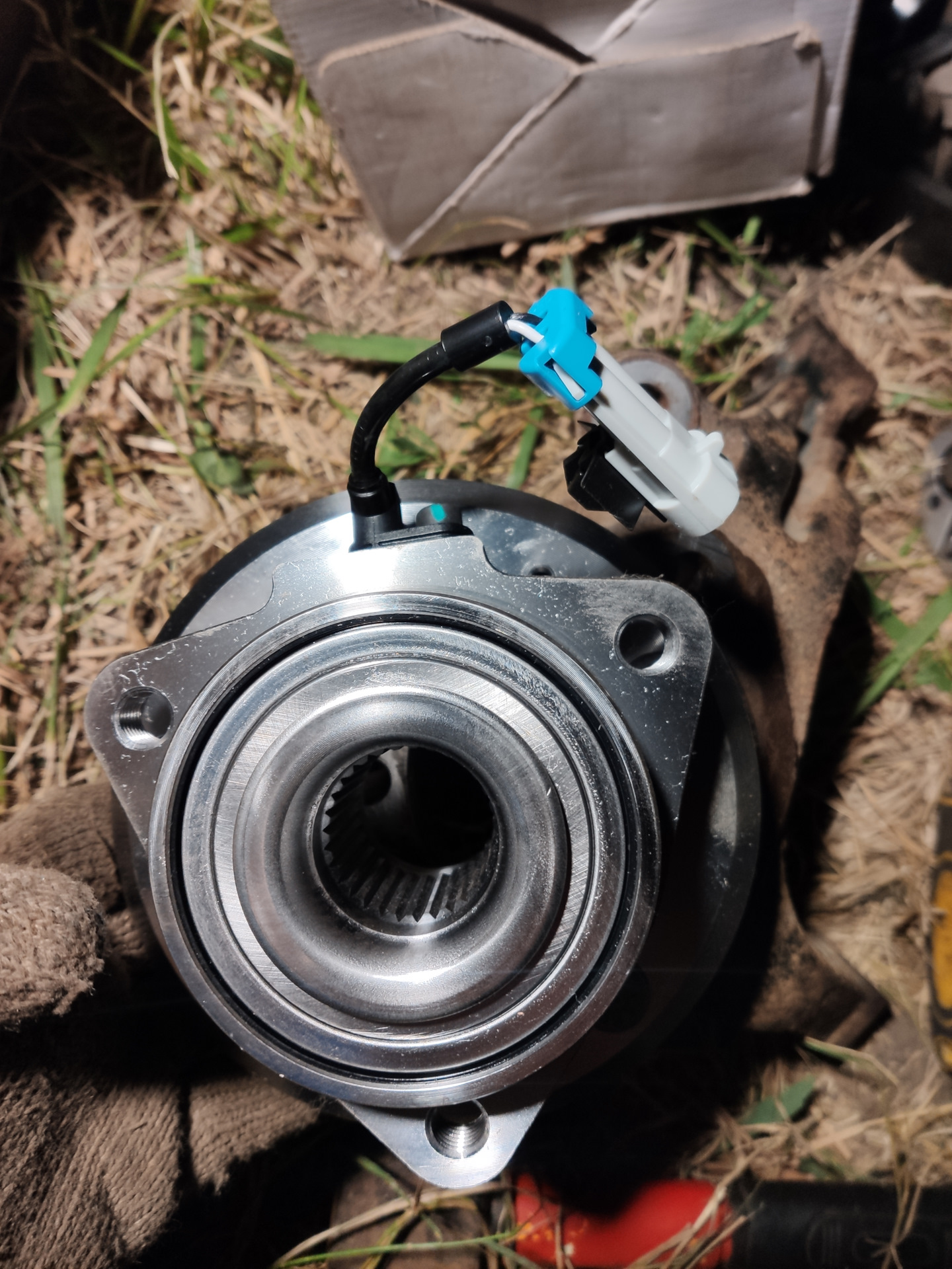 замена передних ступиц — Opel Antara, 3,2 л, 2008 года | своими руками ...