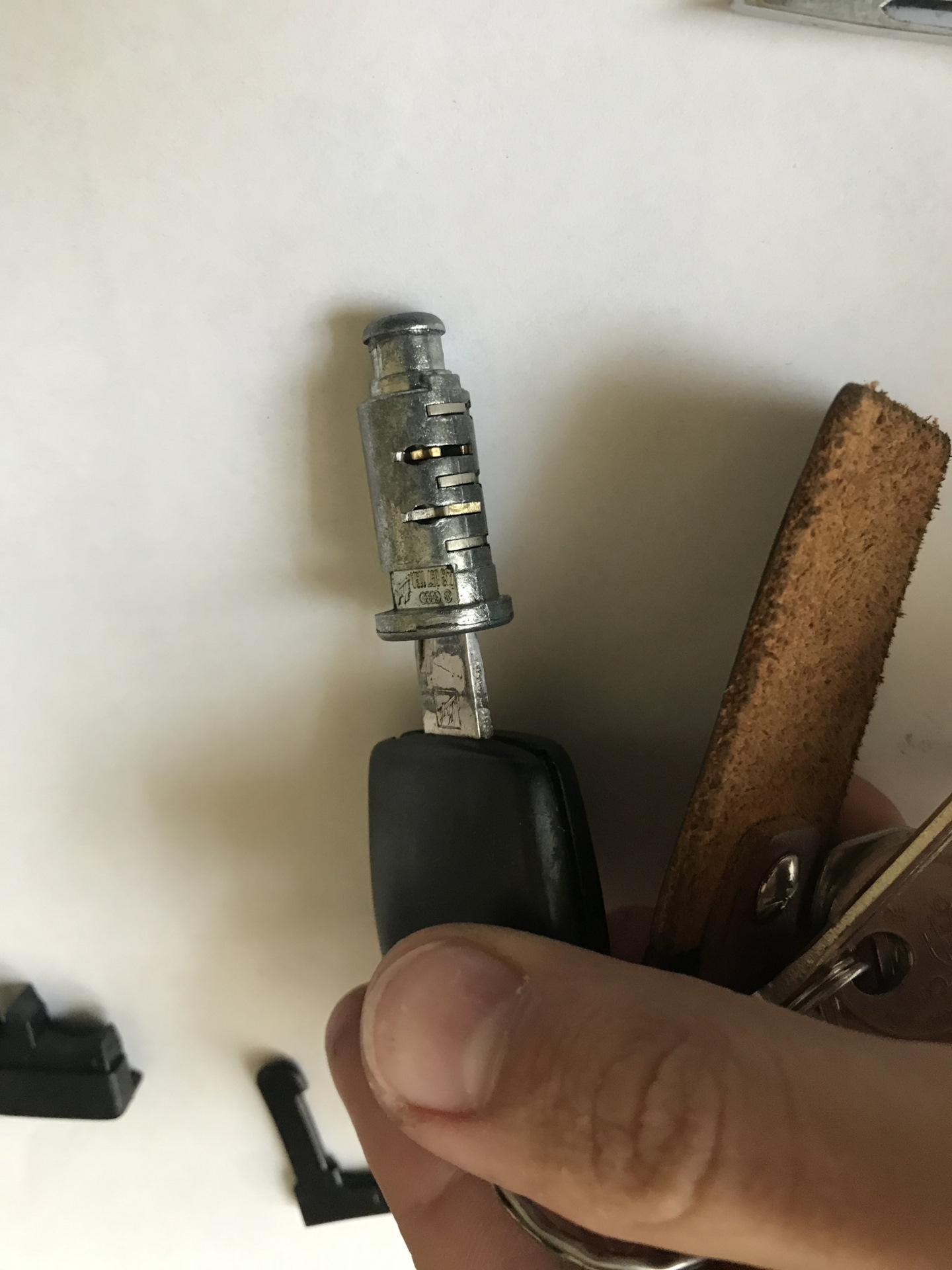 Профилактика и настройка замка бардачка. — Volkswagen Golf Mk2, 1,9 л ...