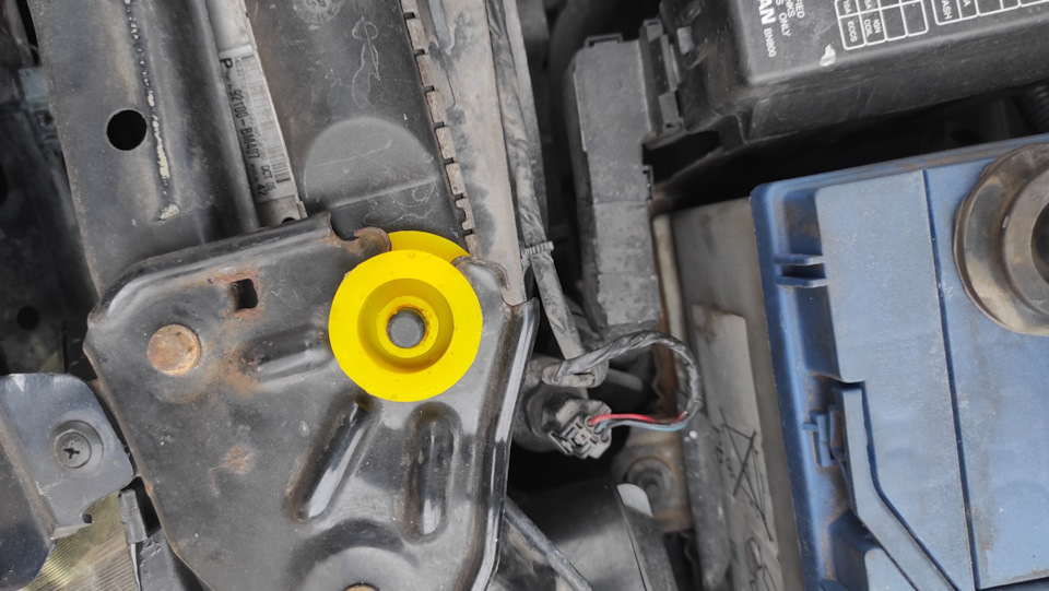 Замена втулок крепления радиатора, крышки для опор амортизаторов ...