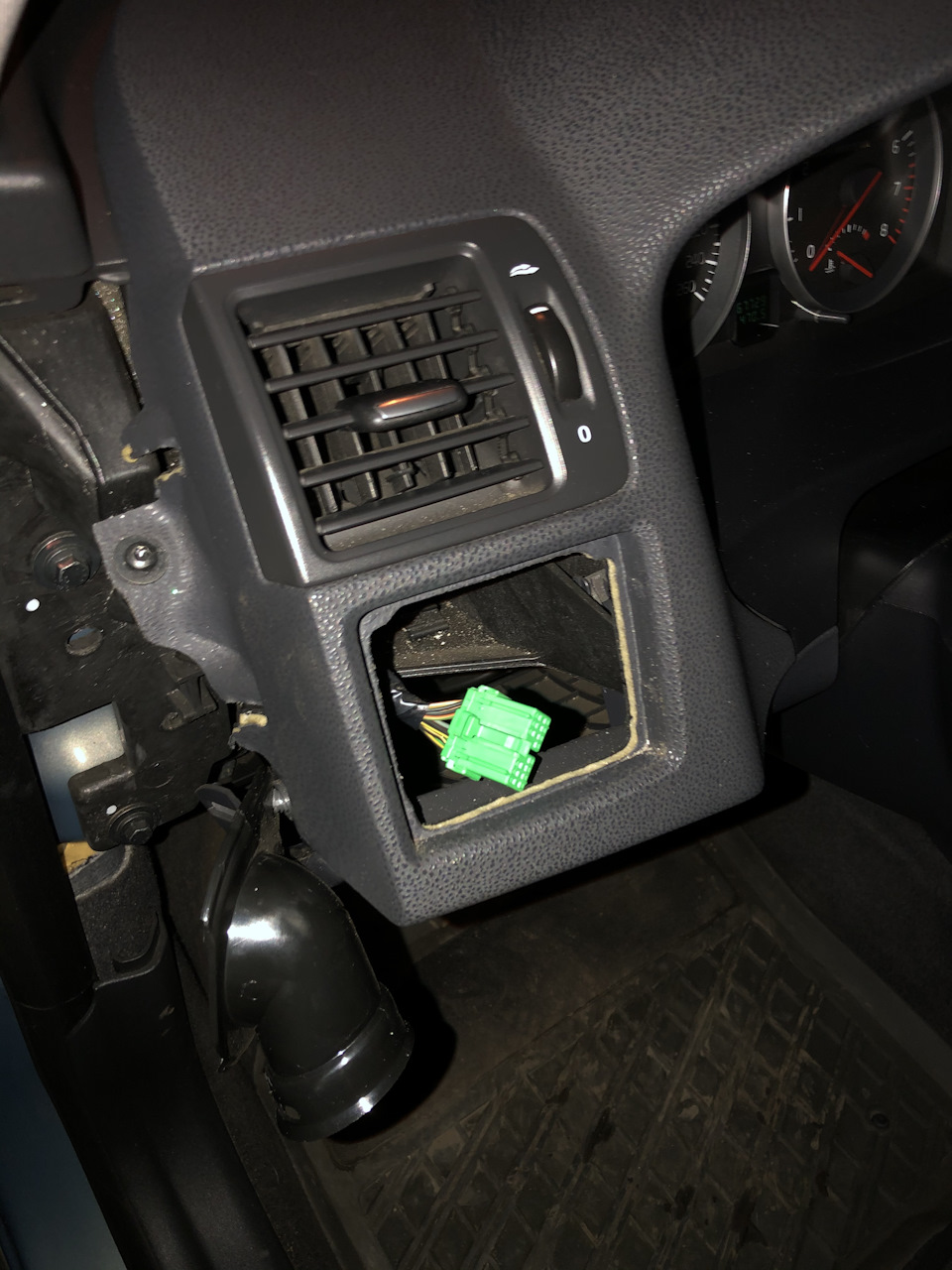 Замена лампочек в блок переключения света — Volvo C30, 2,4 л, 2007 года ...