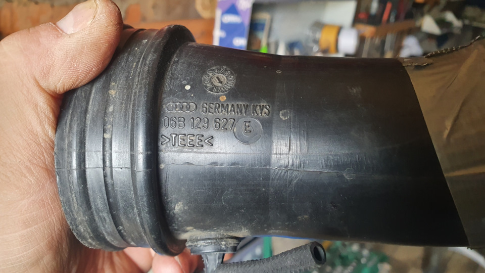 06B129627 Патрубок воздуховода VAG | Запчасти на DRIVE2