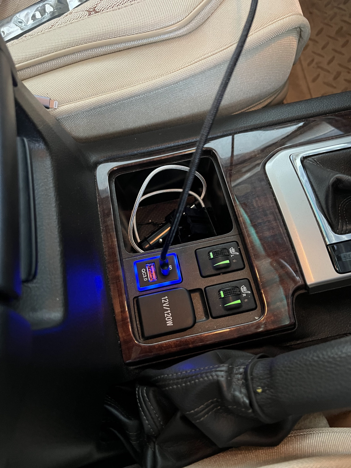 USB зарядка телефона с поддержкой QC3.0 и PD — Toyota Land Cruiser ...