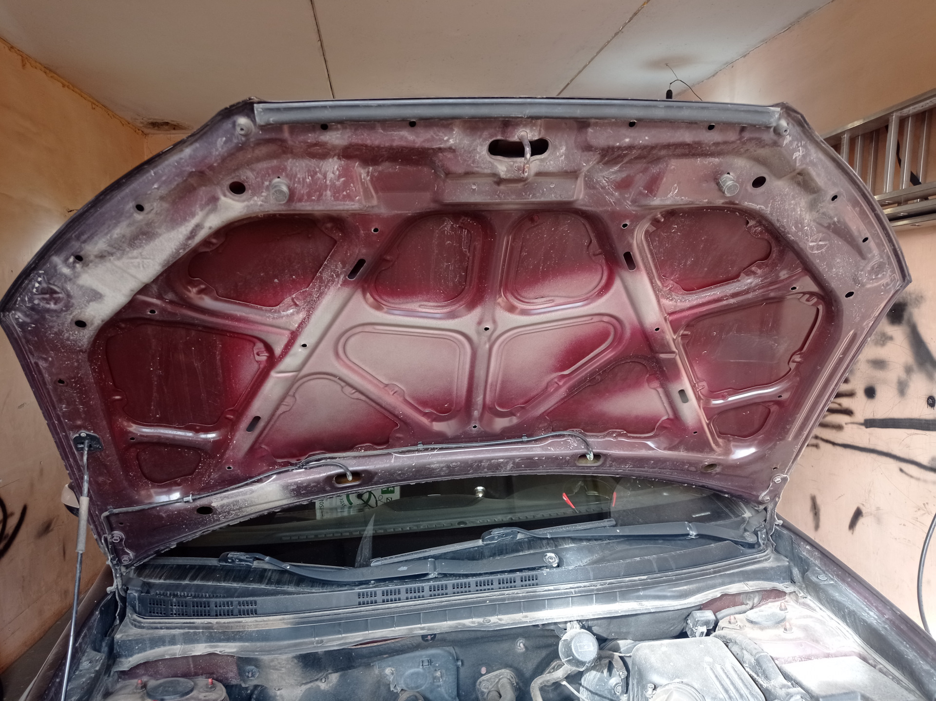 Антикоррозийная обработка капота — Hyundai Elantra (4G), 1,6 л, 2010 ...
