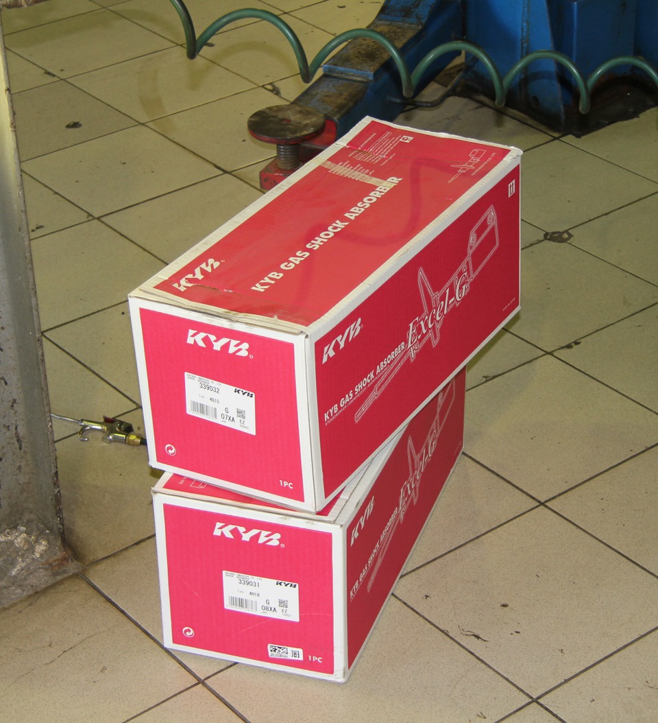 Замена амортов — Toyota RAV4 (III), 2 л, 2007 года | визит на сервис ...