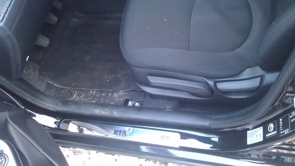 накладки на пороги — KIA Rio (3G), 1,4 л, 2012 года | аксессуары | DRIVE2
