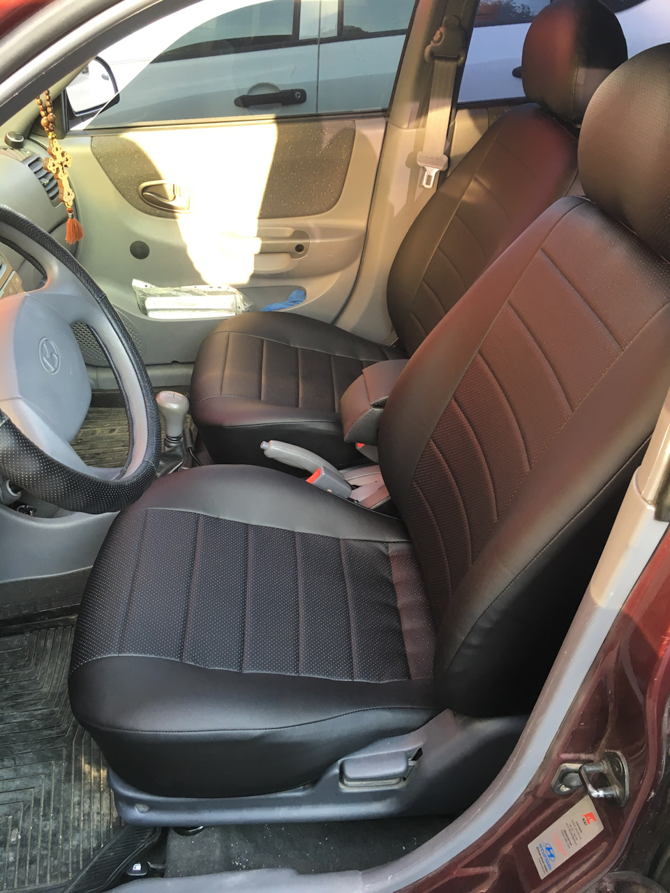 Чехлы из эко-кожи в акцент "Автопилот" — Hyundai Accent (2G), 1,5 л ...