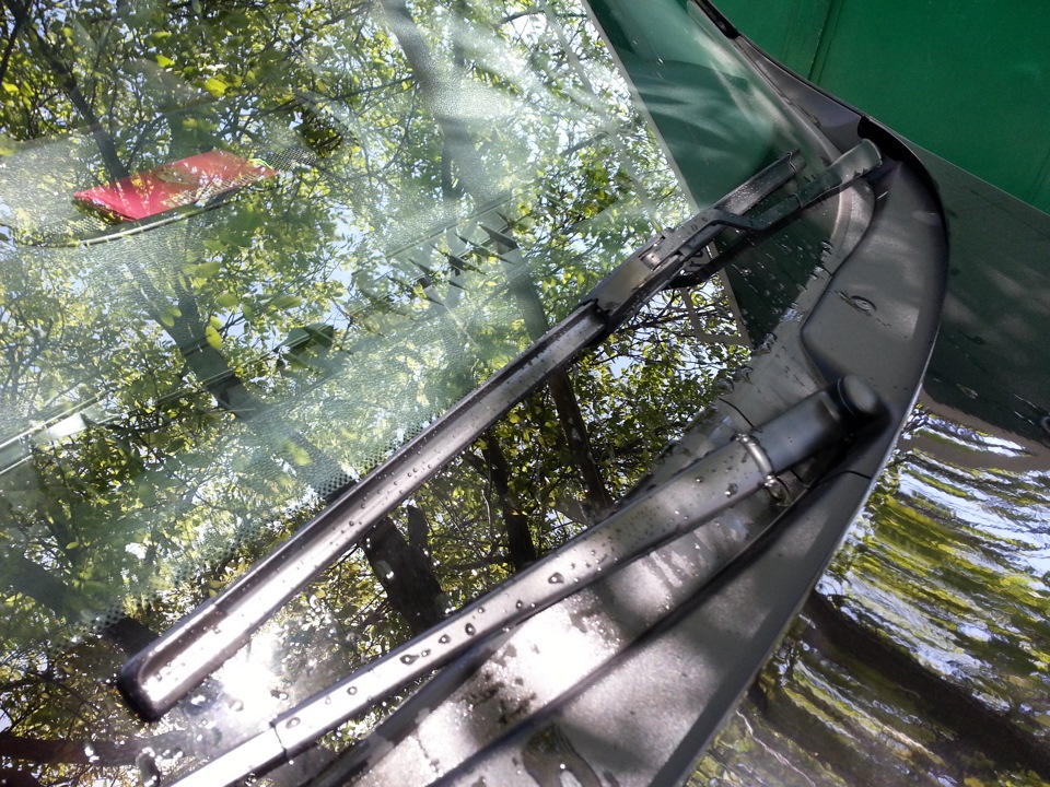 Безкаркасные дворники — Lada Гранта, 1,6 л, 2012 года | стайлинг | DRIVE2