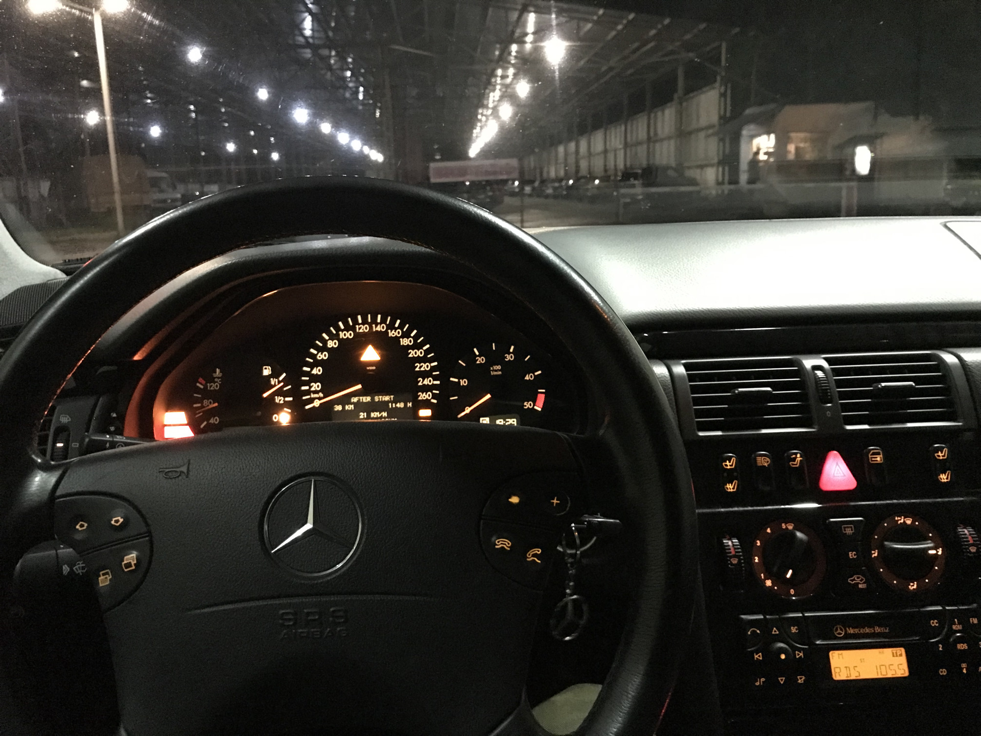 Клипсы крепления порогов — Mercedes-Benz E-Class (W210), 2,7 л, 1999 ...