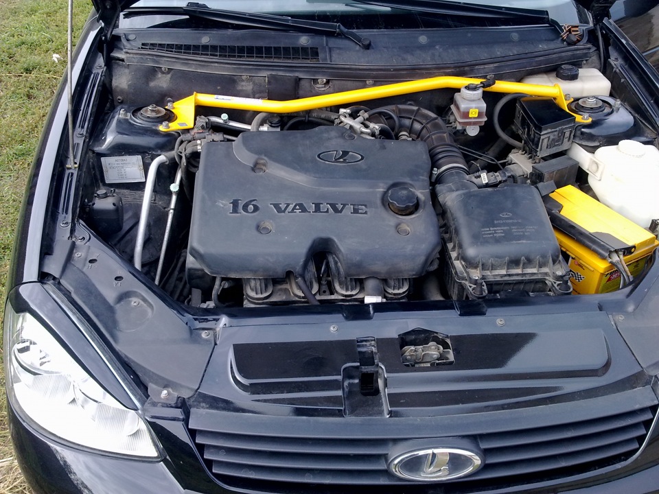 Растяжка передних стоек — Lada Приора хэтчбек, 1,6 л, 2009 года ...