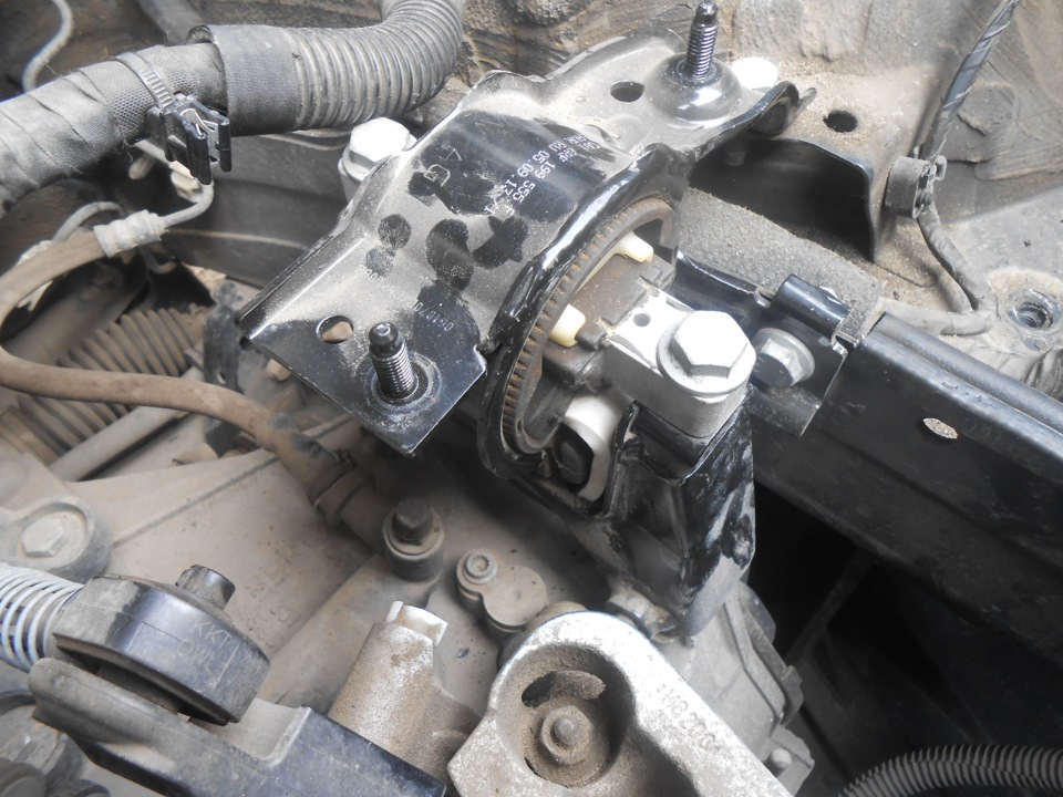 резинки в опору КПП — Volkswagen Polo Sedan, 2011 года | своими руками ...