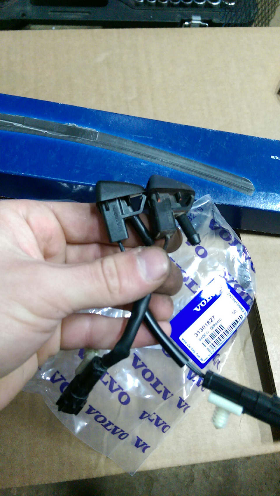 31301827 Форсунка омывателя лобового стекла Volvo | Запчасти на DRIVE2