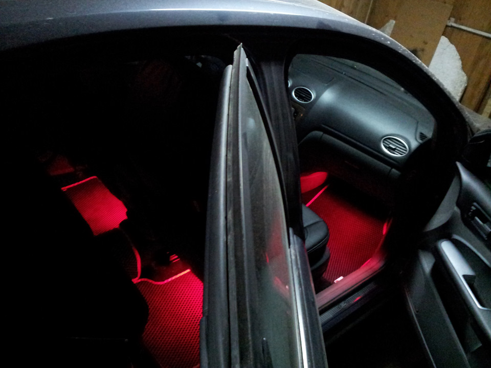 Подсветка ног (передний и задний ряд) — Ford Focus Hatchback II, 1,8 л ...