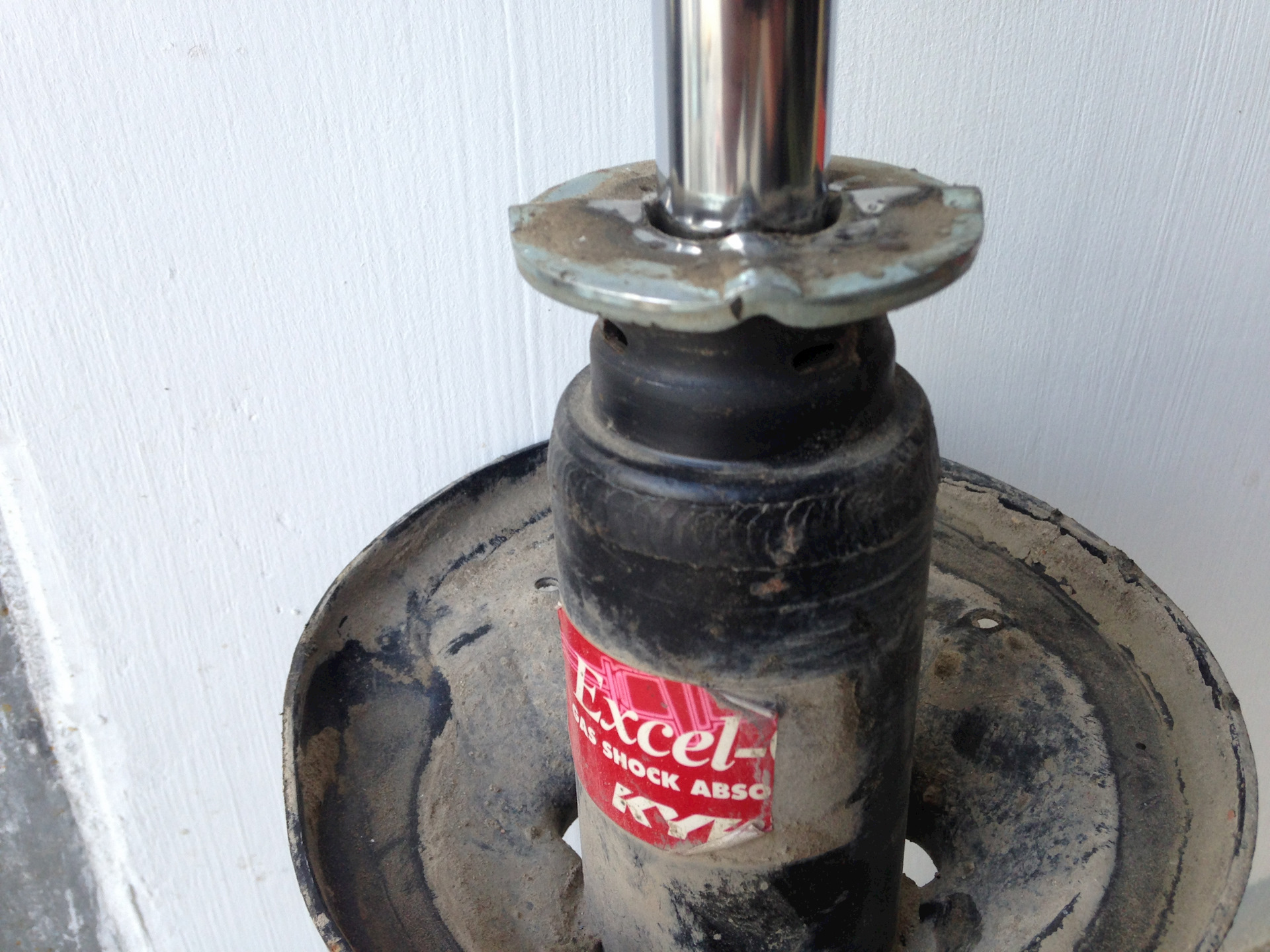 Продам стойку KAYABA 333181 — Mazda 323 V, 1,5 л, 1998 года | другое ...