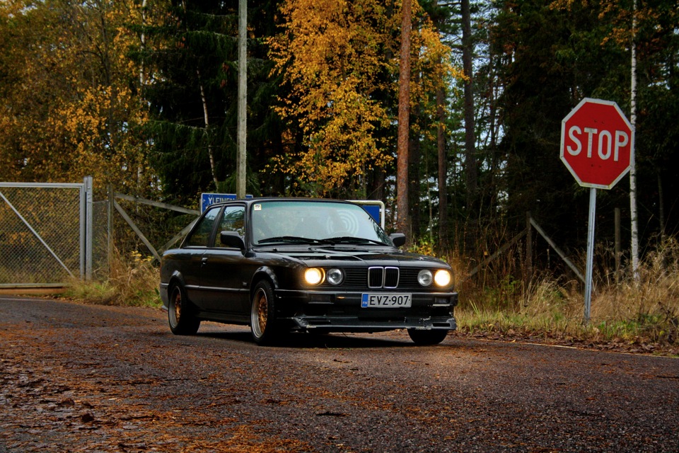 Осенние фотки — BMW 3 series Coupe (E30), 2,7 л, 1989 года | фотография | DRIVE2