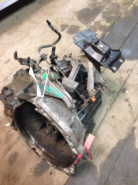 1347798 Опора КПП / C-Max, Focus-II, Kuga VOLVO C30,70 S40, V50 1.6-2.0 TDCI ( 5-ти ст.КПП ) 10/ ...