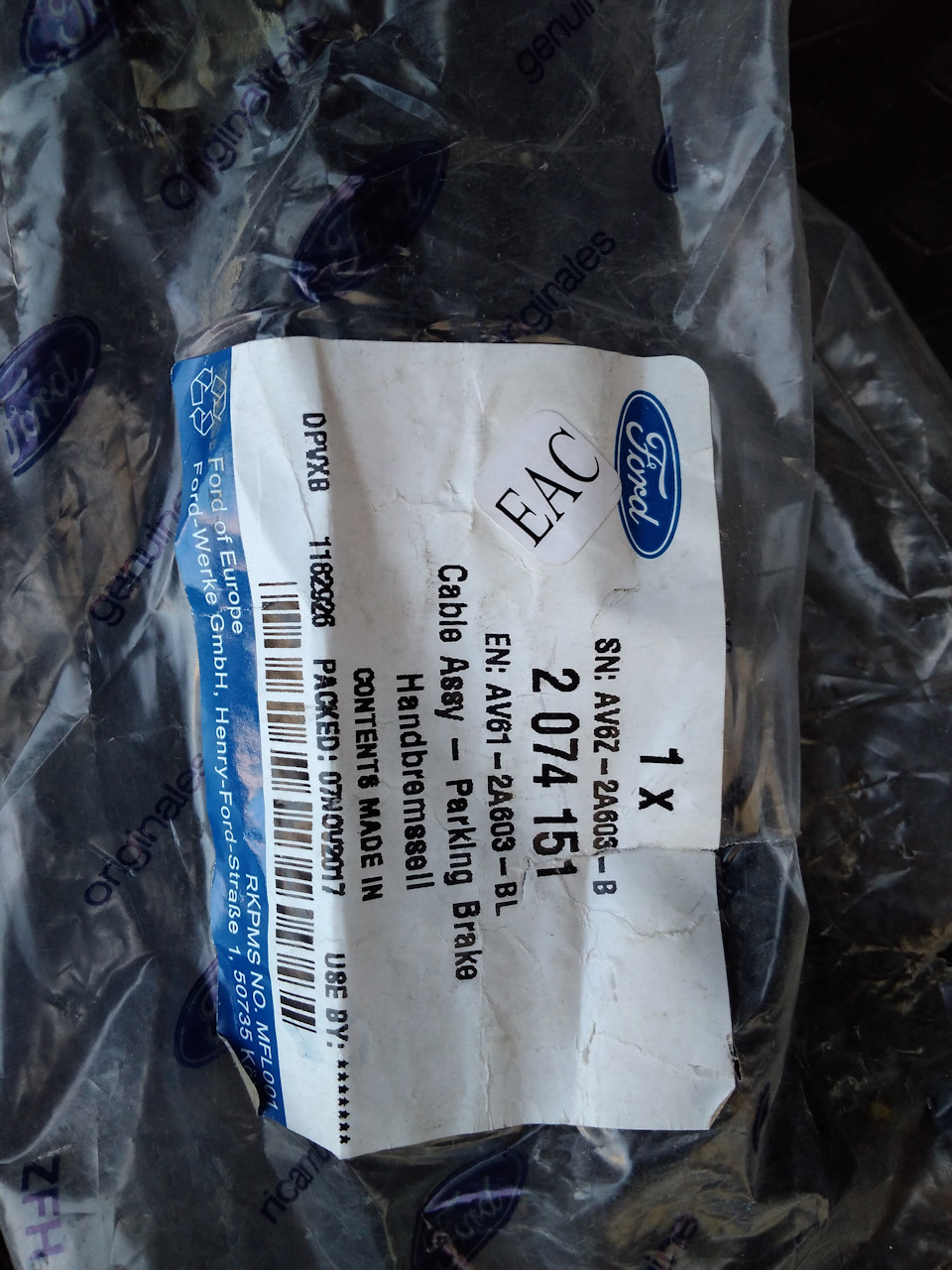 Замена тросов ручника и задних колодок — Ford Focus Hatchback III, 1,6 ...