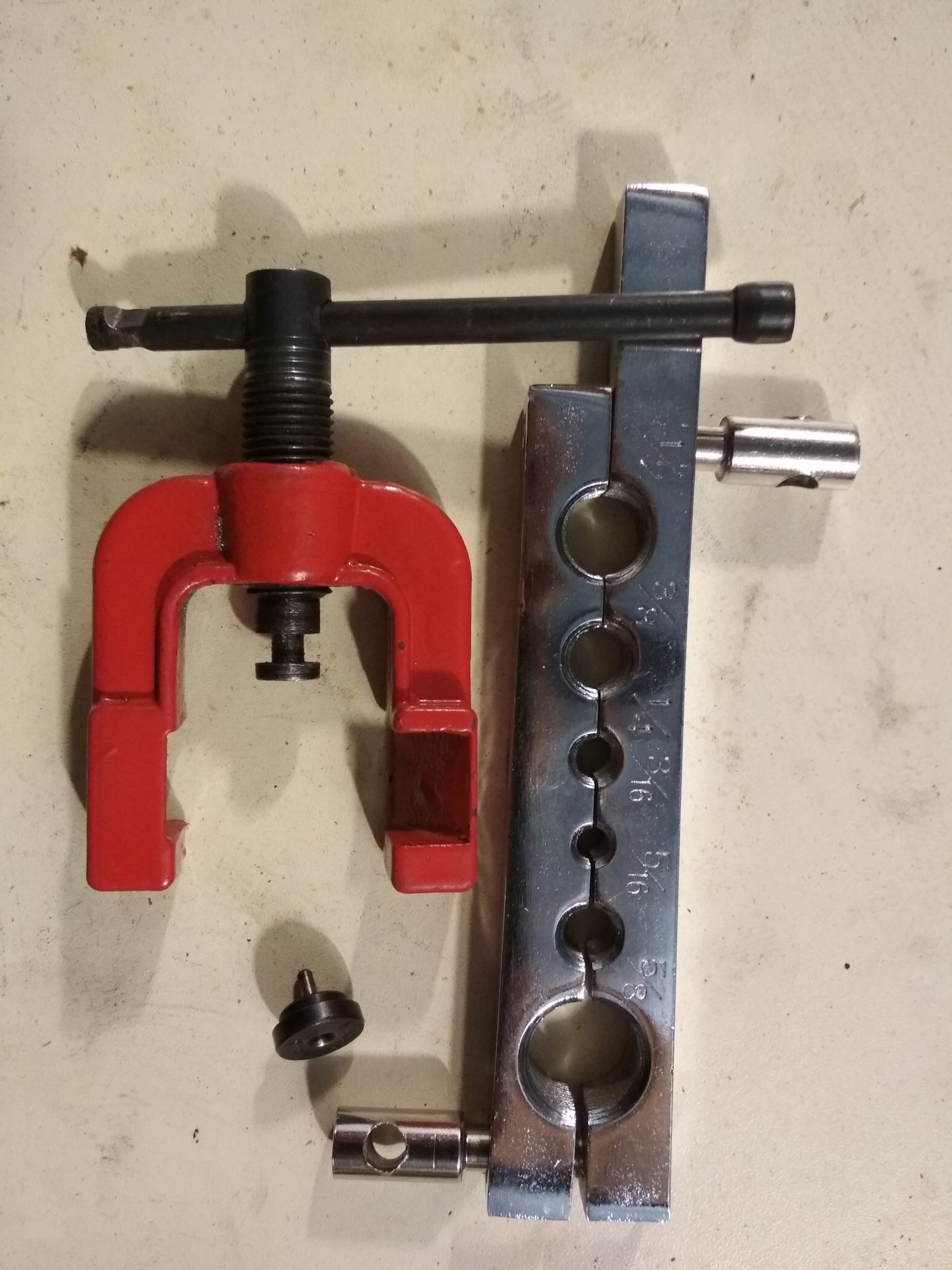 Замена задних тормозных магистралей ч.1 — BMW 5 series (E60), 3 л, 2004 ...