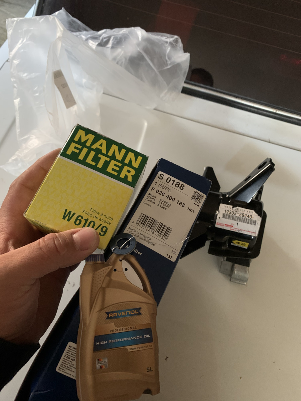 1230528240 Опора двигателя правая TOYOTA LEXUS | Запчасти на DRIVE2