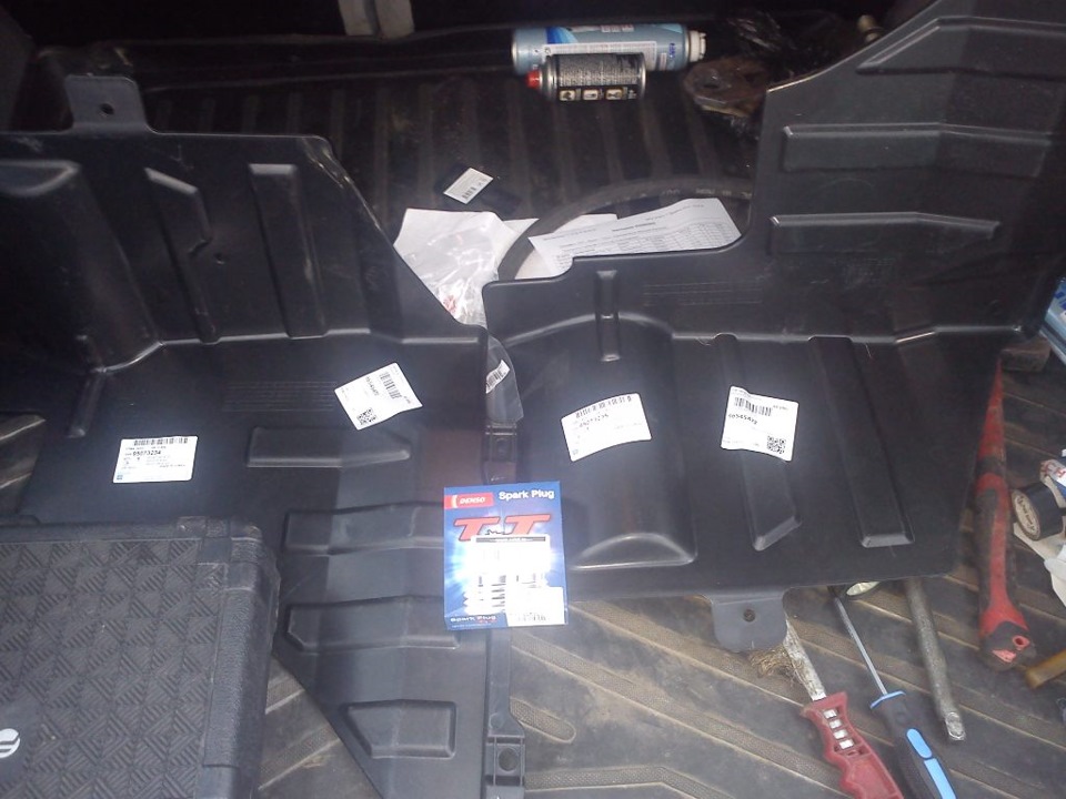 Поменял я тут немножко))) колодочки зад, стойки стаба зад, масло фильтр ...