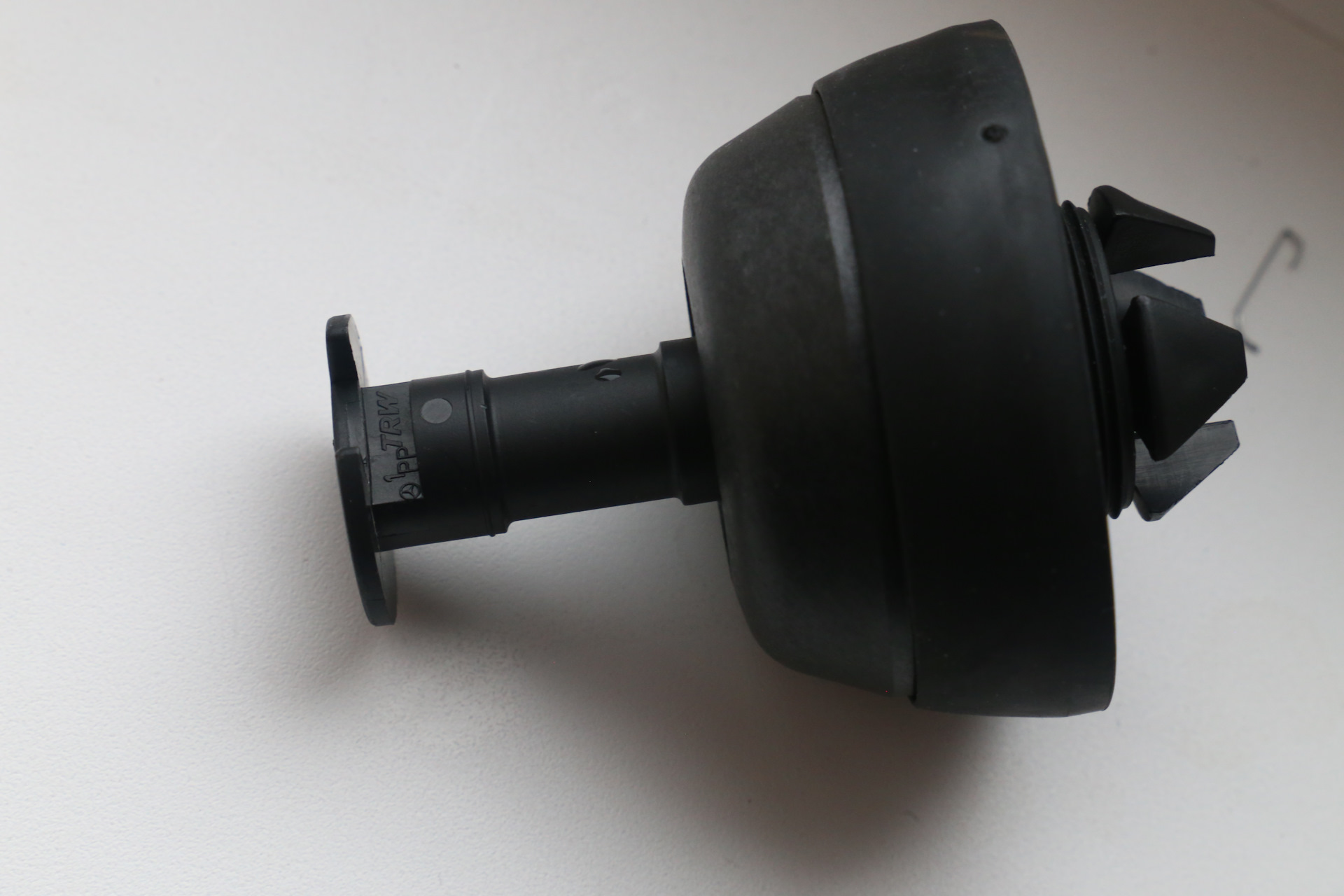 Пара оригинальных мелочей #2 — Mercedes-Benz E-class (W210), 2 л., 1996 ...