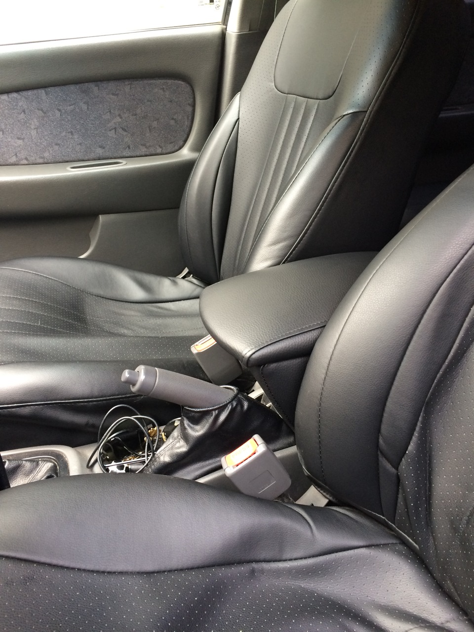 Подлокотник — KIA Spectra, 1,6 л, 2007 года | аксессуары | DRIVE2