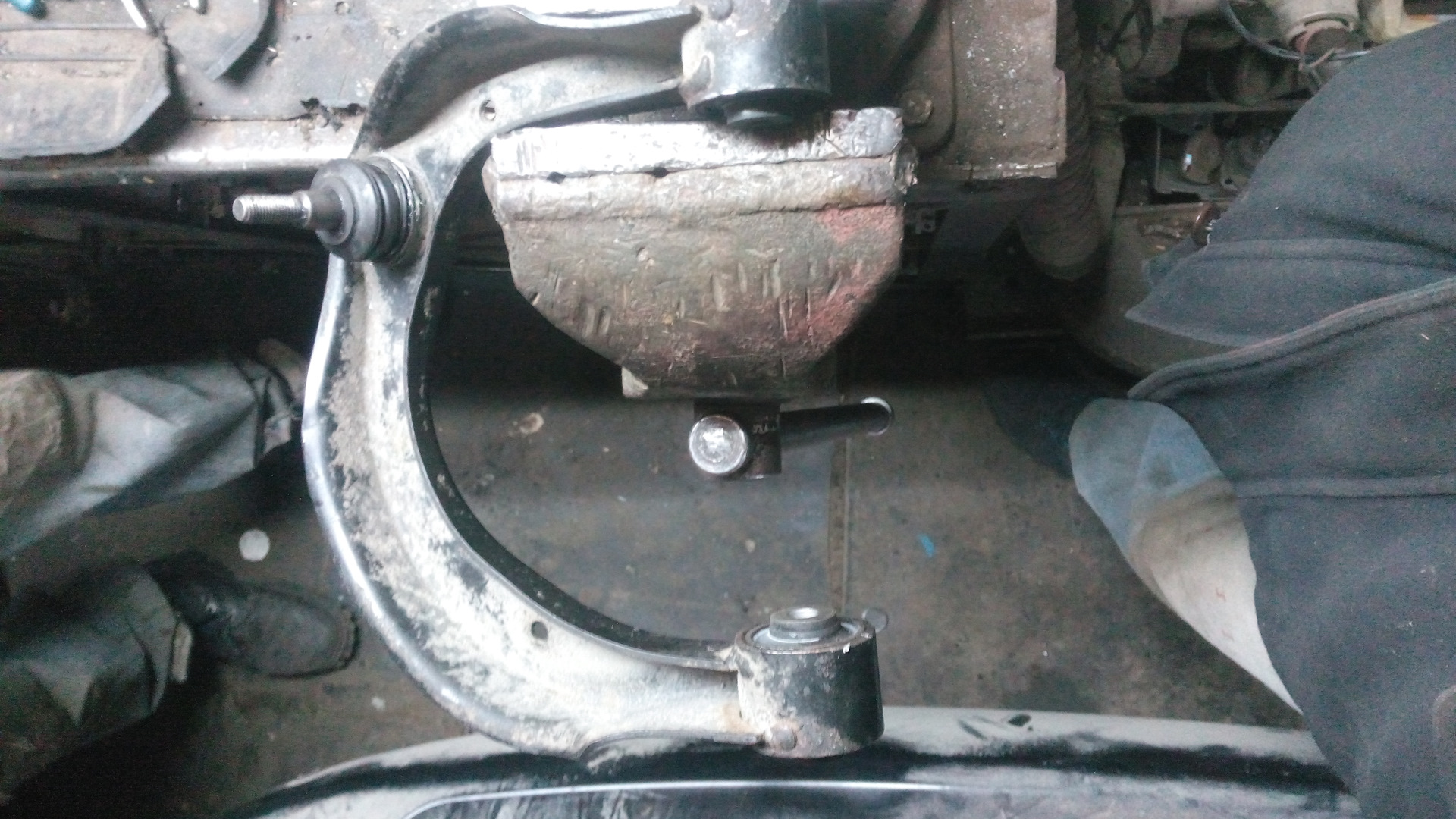 Замена сайлентблоков пер. подвески верхних рычагов+верх. шаровые+втулки ...