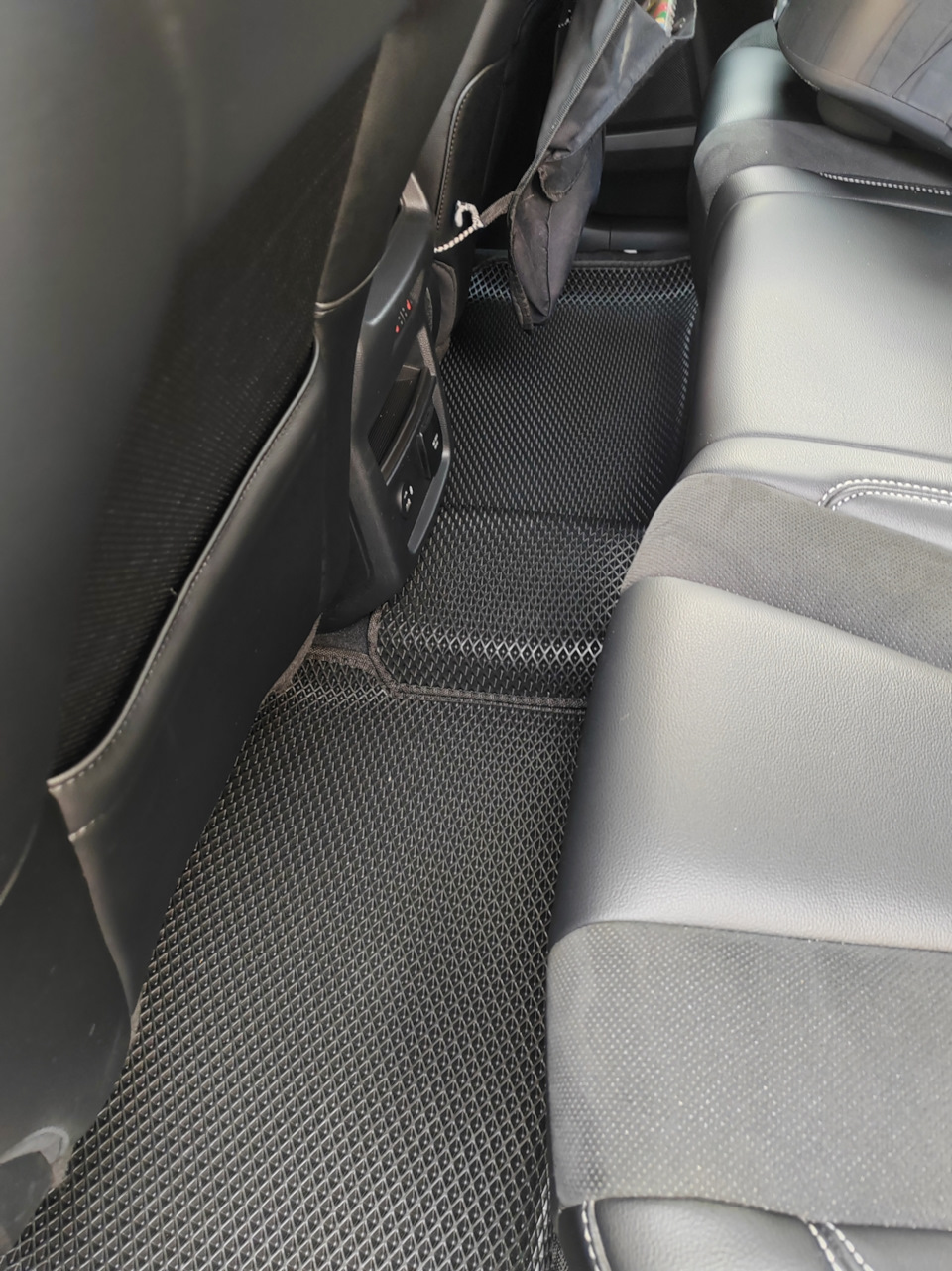 Коврики — Ford Edge (2G), 2,7 л, 2021 года | аксессуары | DRIVE2