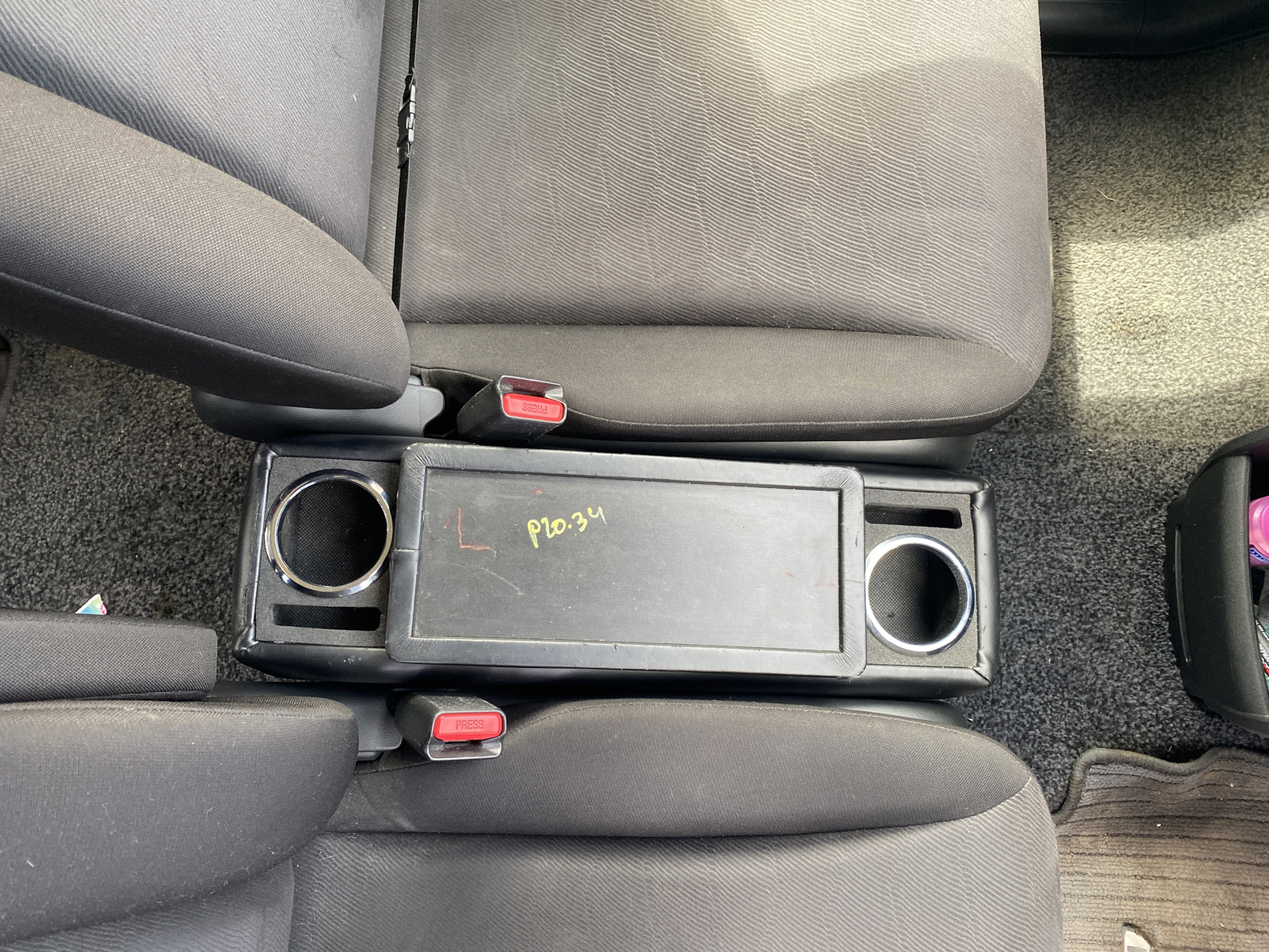 Подлокотник-бардачок для Freed а — Honda Freed (1G), 1,5 л, 2010 года ...