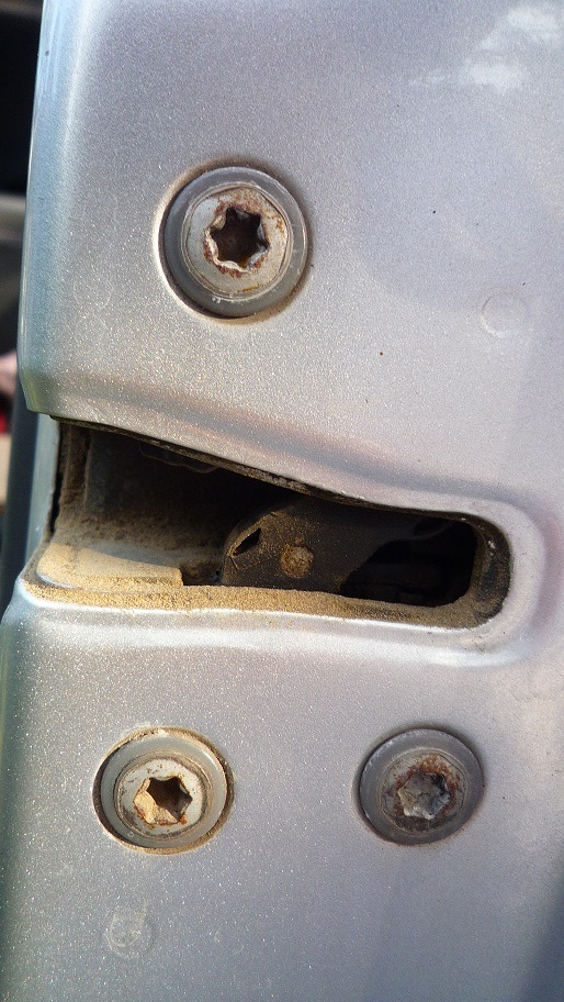 Меняем болты и петли замка багажника — Toyota Land Cruiser Prado 120 ...