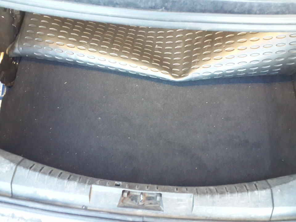 VAGовская ручка в коврик багажника седан. — Ford Focus Sedan II, 2,5 л ...