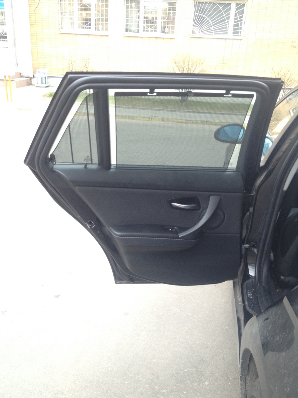 Боковые шторки — BMW 3 series (E90), 2 л, 2006 года | аксессуары | DRIVE2