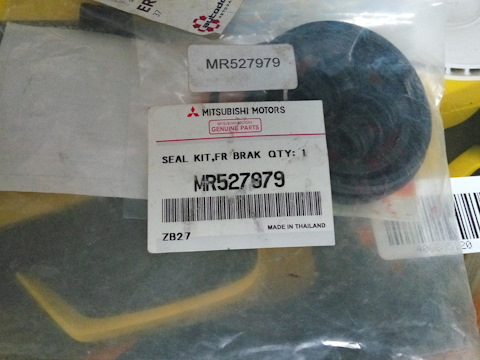 MR527979 Ремкомплект суппорта тормозного переднего Mitsubishi ...