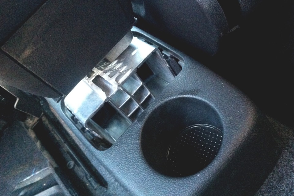 История с подлокотником — Skoda Fabia Mk2, 1,6 л, 2010 года ...