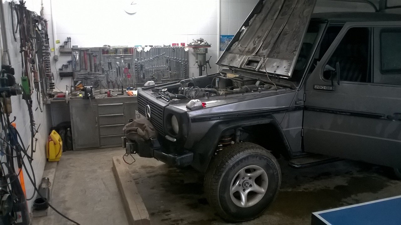 2016.В перерывах между боями. — Mercedes-Benz G-Class (W460/W461), 3 л ...