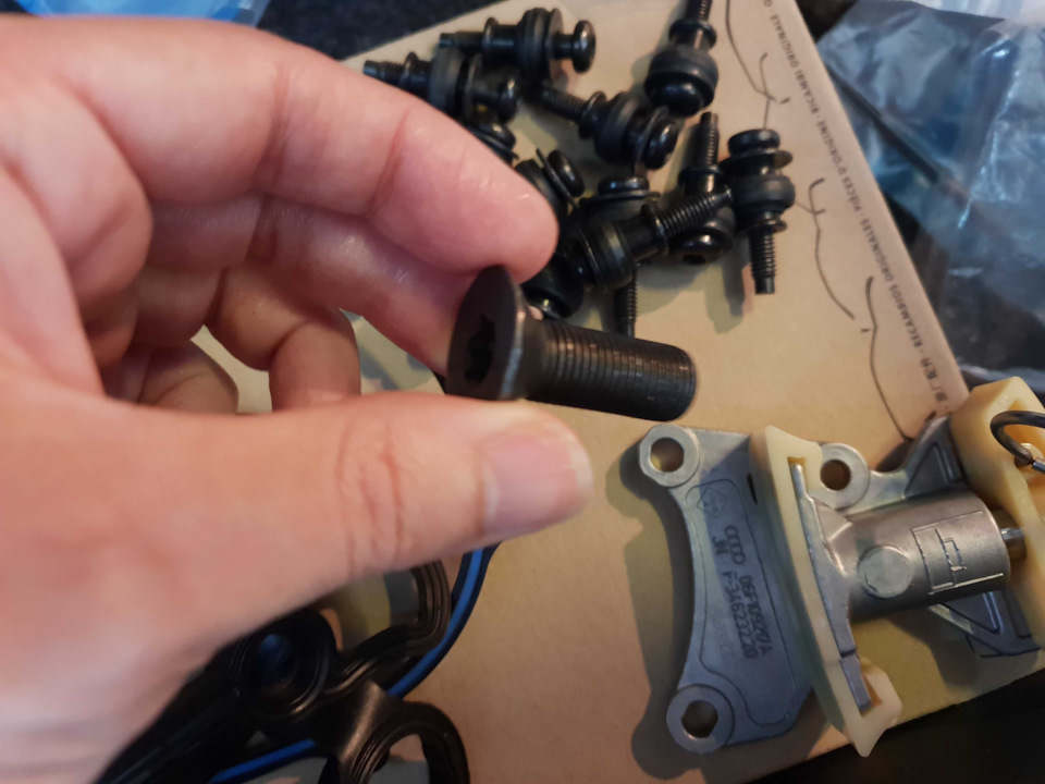 06D109281D Винт с потайной головкой с VAG | Запчасти на DRIVE2