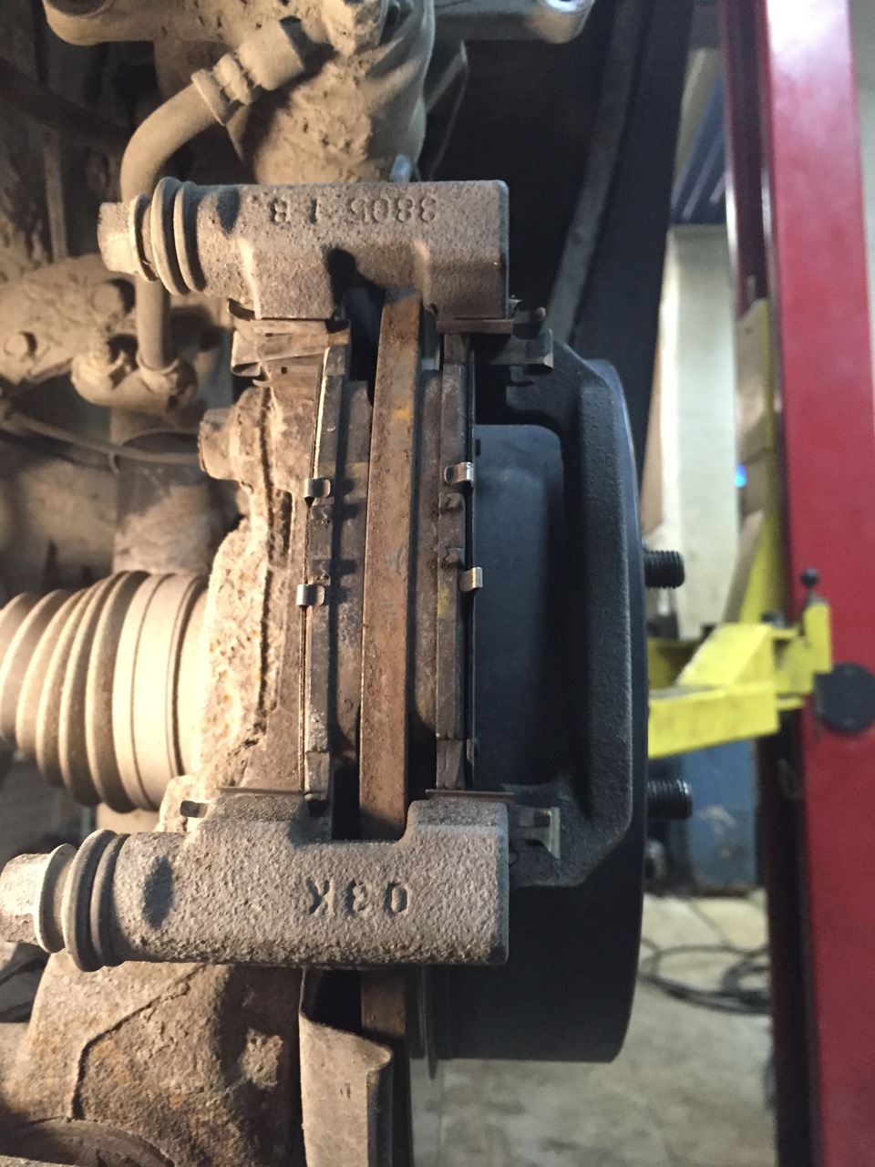 Вылетела тормозная колодка — Lexus RX (3G), 3,5 л, 2010 года | визит на ...