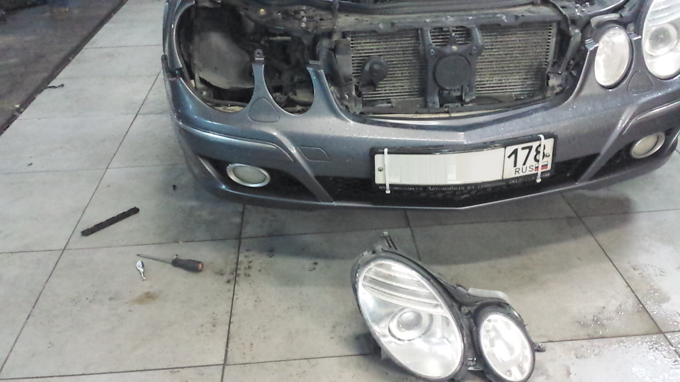 Замена блока розжига ксенона фары — Mercedes-Benz E-Class (W211), 1,8 л, 2006 года | визит на ...
