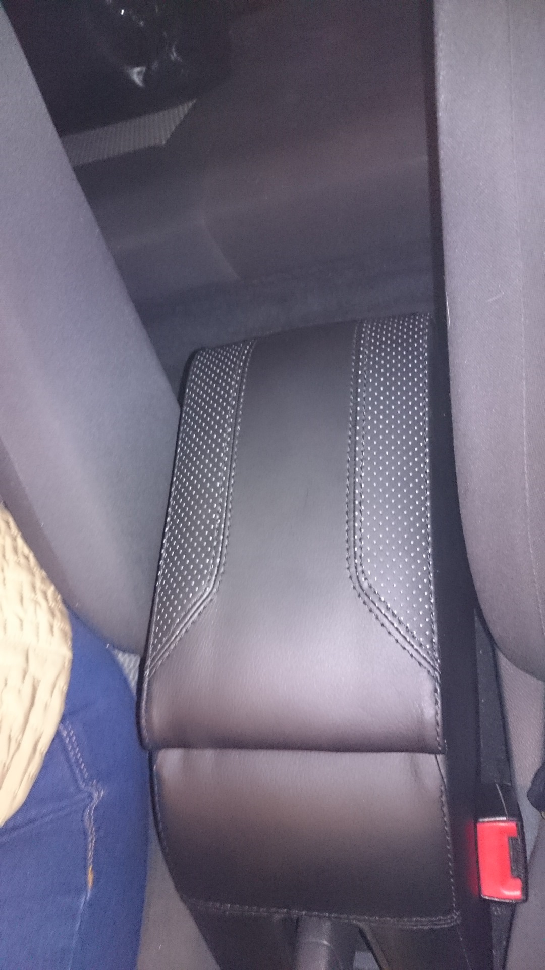 Подлокотник в поло седан. — Volkswagen Polo Sedan, 1,6 л., 2013 года ...