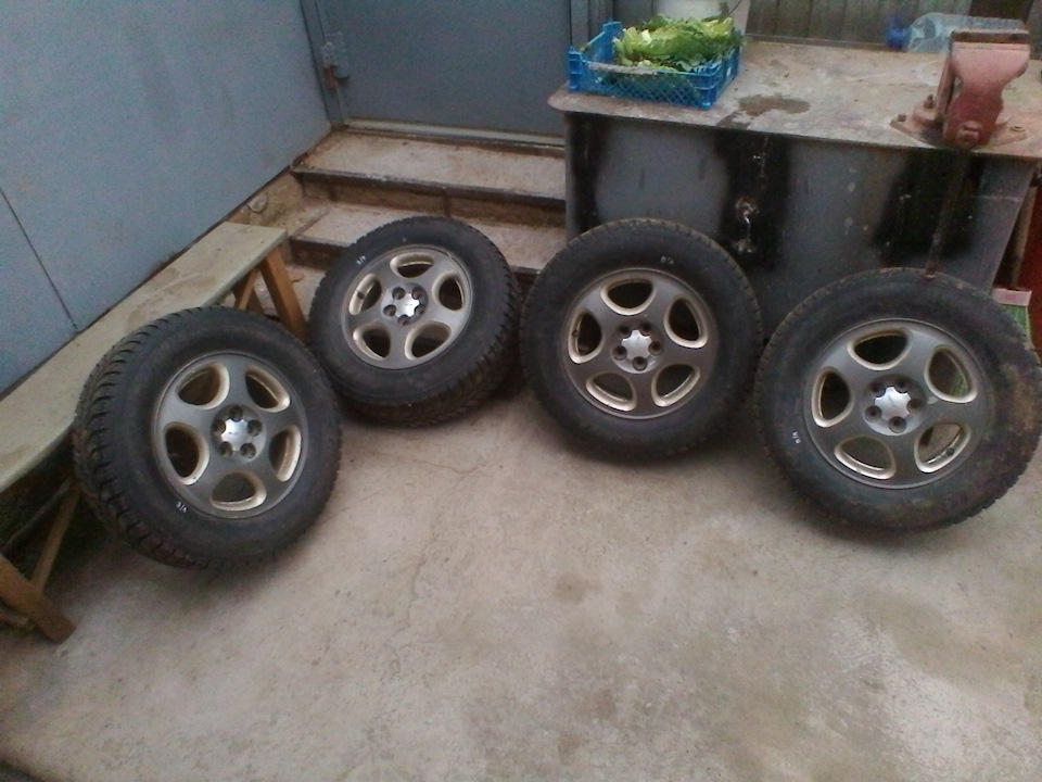 Продам колеса зима 15, оригинал, бриджстоун, шипы частичны, а в целом ...