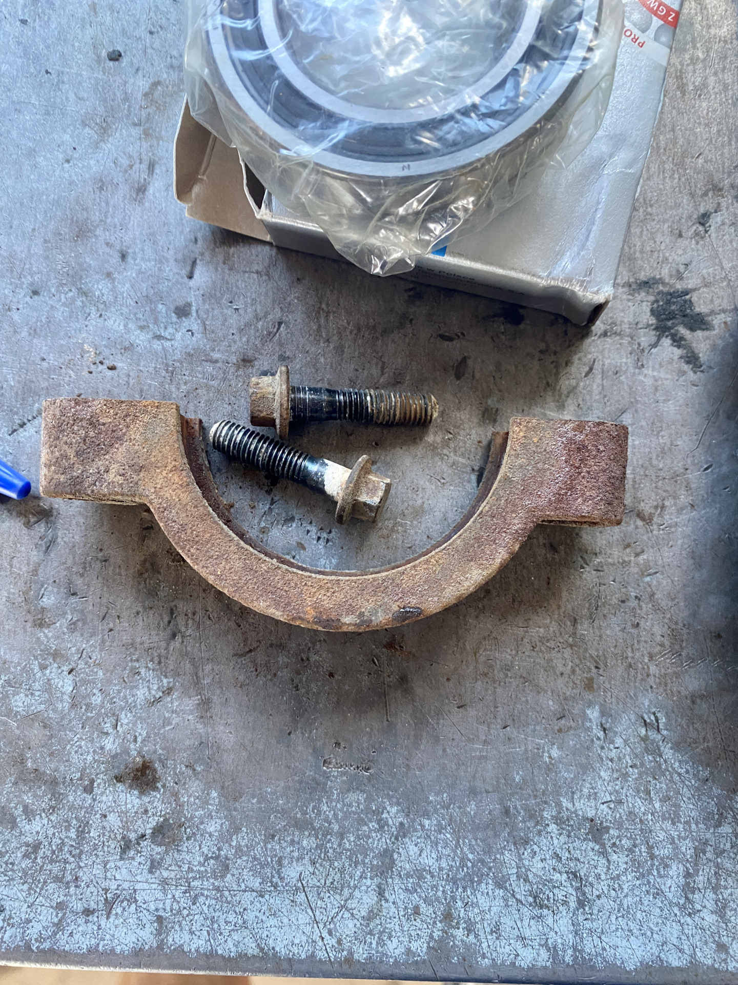 Замена промежуточного подшипника вала — Volvo XC90 (1G), 2,4 л, 2010 ...