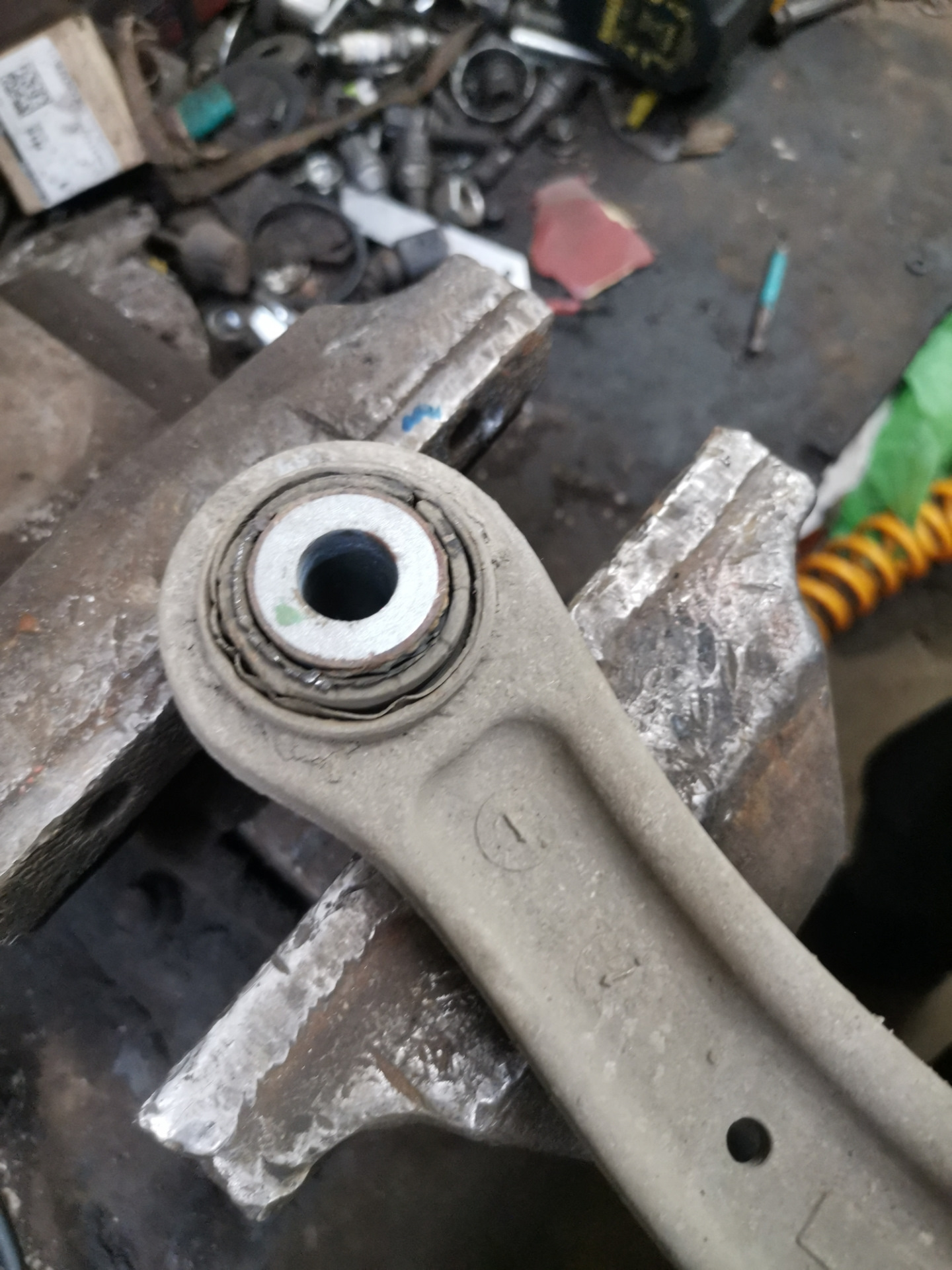 Ремонт задней подвески V12 tdi — Audi Q7 (1G), 6 л, 2011 года | поломка ...