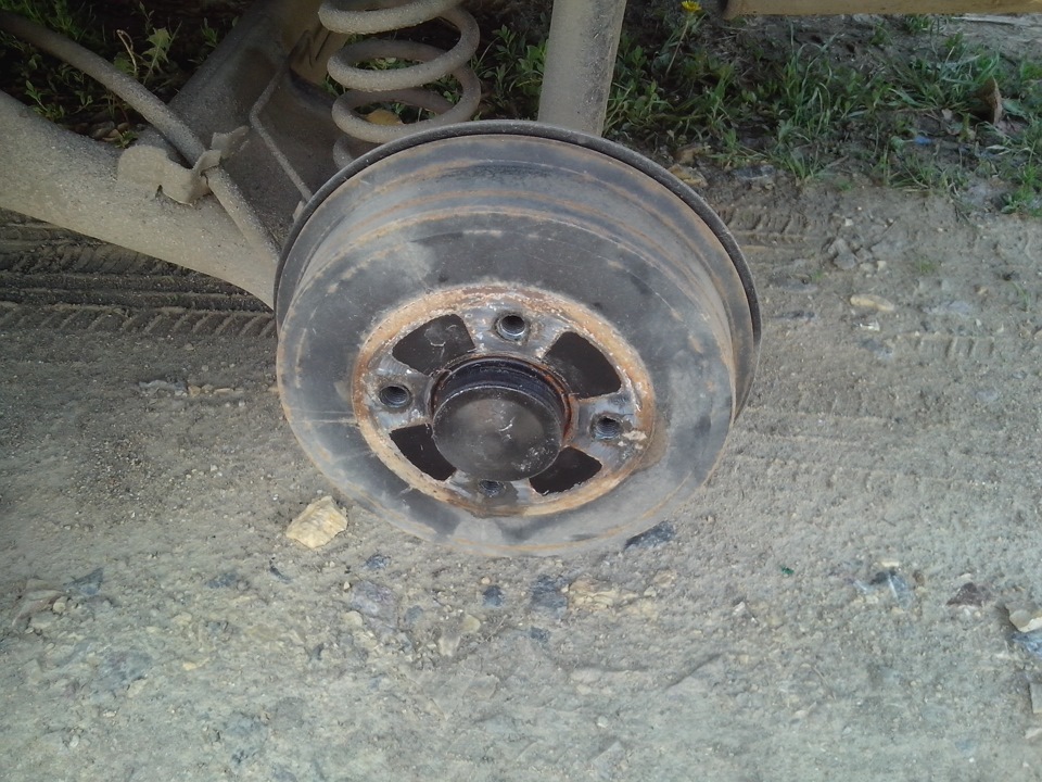 Покраска тормозных барабанов — Renault Logan (1G), 1,6 л, 2012 года ...