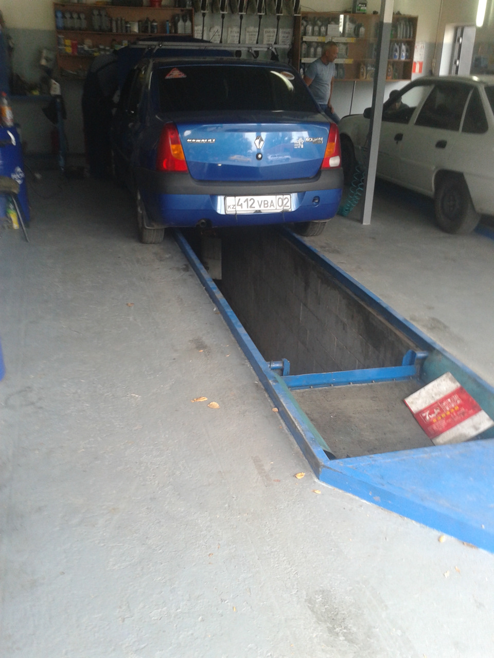 Новый Антифриз! Теперь Крааасный))) — Renault Logan (1G), 1,4 л, 2006 ...