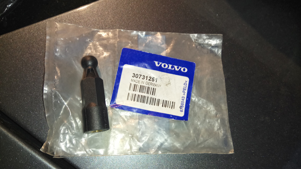 Шпилька крышки мотора — Volvo S40 (2G), 1,8 л, 2007 года | своими ...