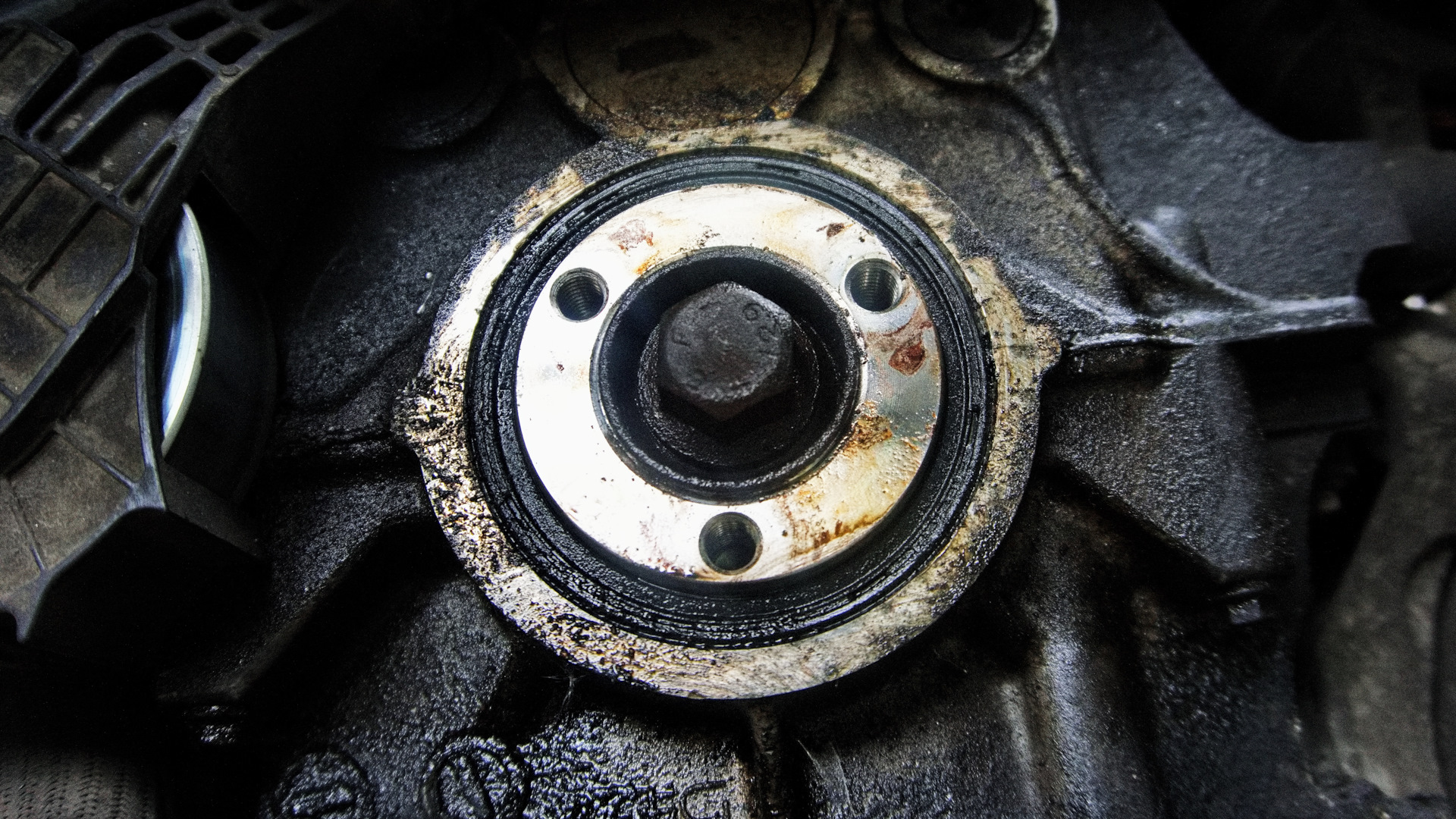 Замена сальника переднего коленвала — Citroen C4 (2G), 1,6 л, 2011 года ...