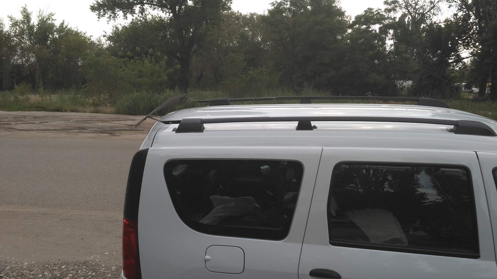 Спойлер, нестандартное решение. — Lada Ларгус, 1,6 л, 2014 года ...