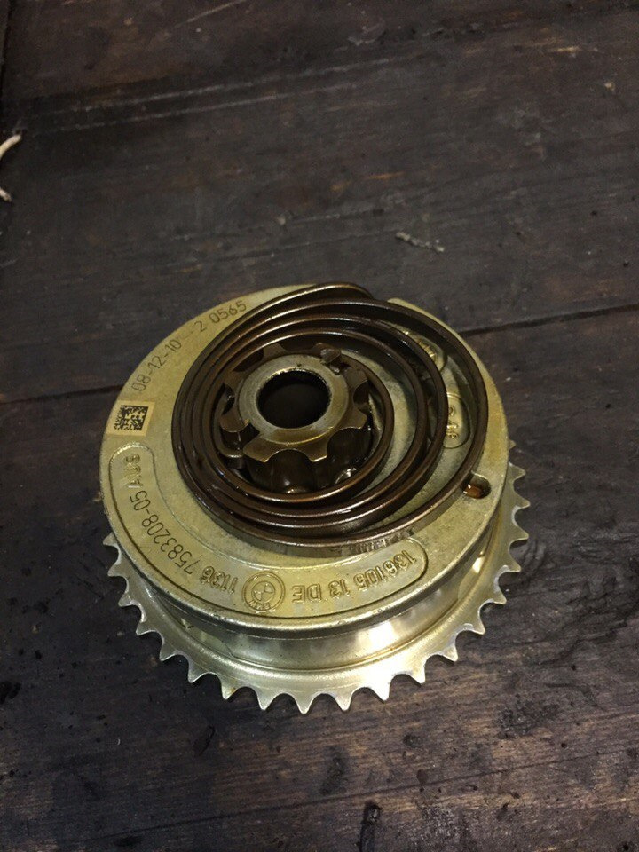 Треснула клапанная крышка и решение проблемы с впускным Vanos — BMW 5 ...