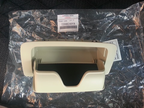 7200B249YA Отсек для солнцезащитных очков Mitsubishi | Запчасти на DRIVE2