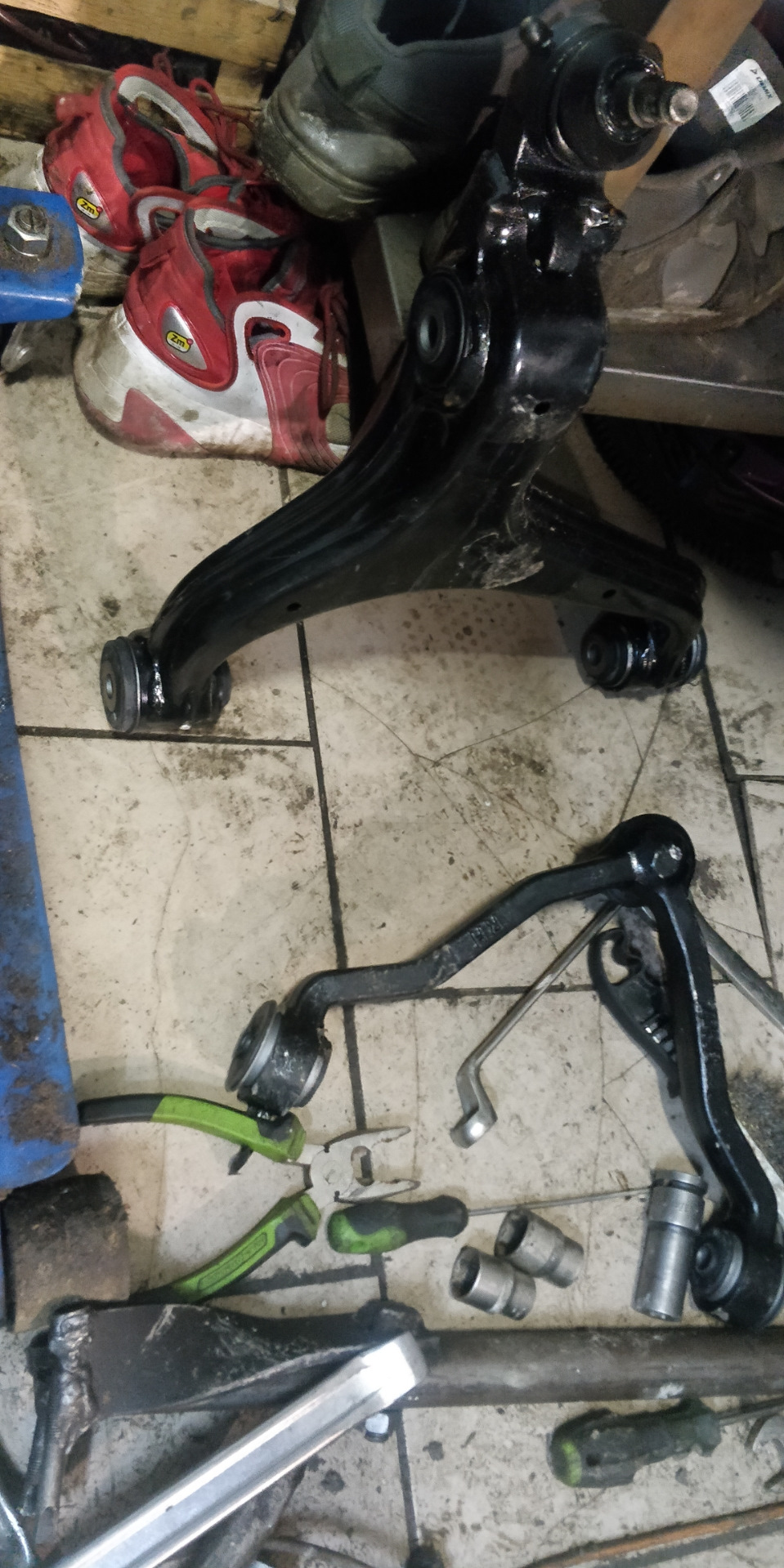 Замена передних рычагов — SsangYong Rexton (1G), 3,2 л, 2006 года ...