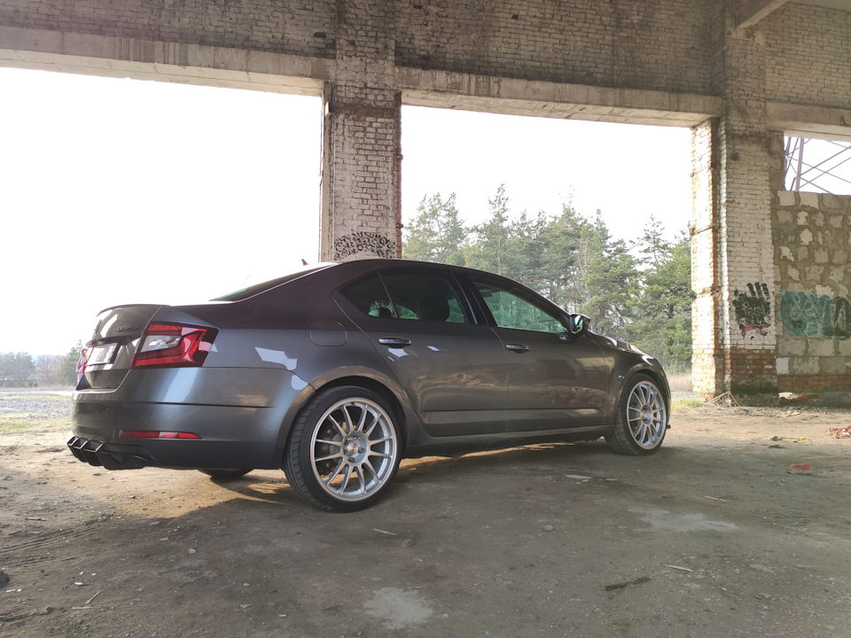 O.Z. Superlegera R19 ET40 8,5Jj установлены ) — Skoda Octavia A7 Mk3, 1,8 л, 2018 года ...